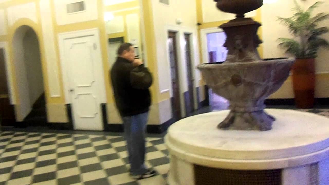 The Saum, St Louis MO - Lounge Room - YouTube