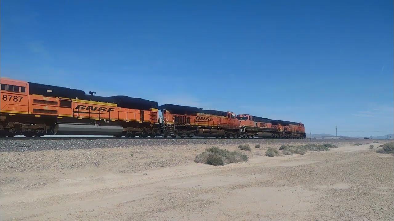 EB BNSF JB Hunt Intermodals Express Train At Newberry Springs Ca! #bigbossrailfanner - YouTube