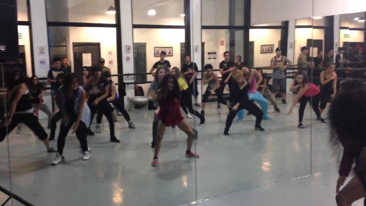 Dereke Thompson class danza 3 27-October-2013 girls - YouTube