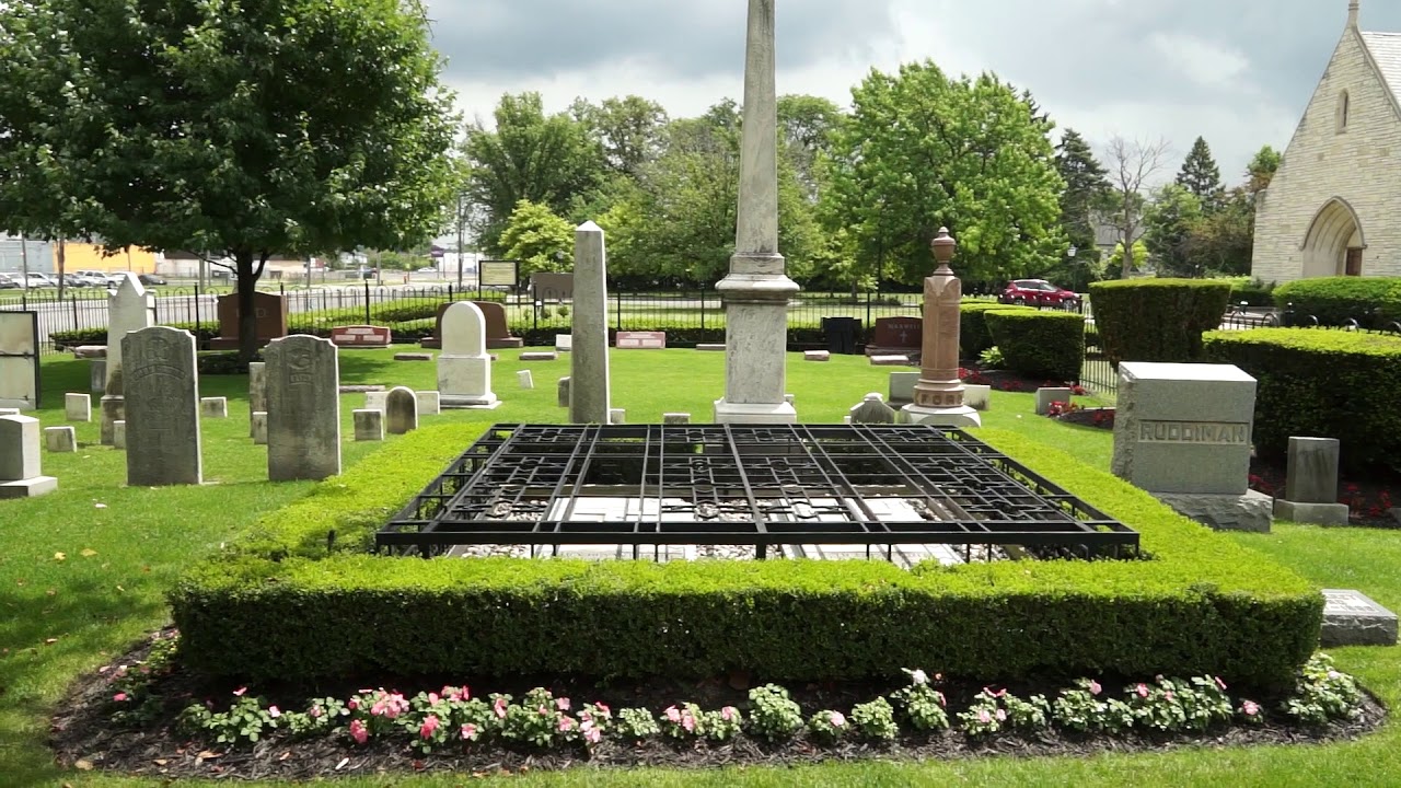 Henry Ford Gravesite in Detroit - YouTube