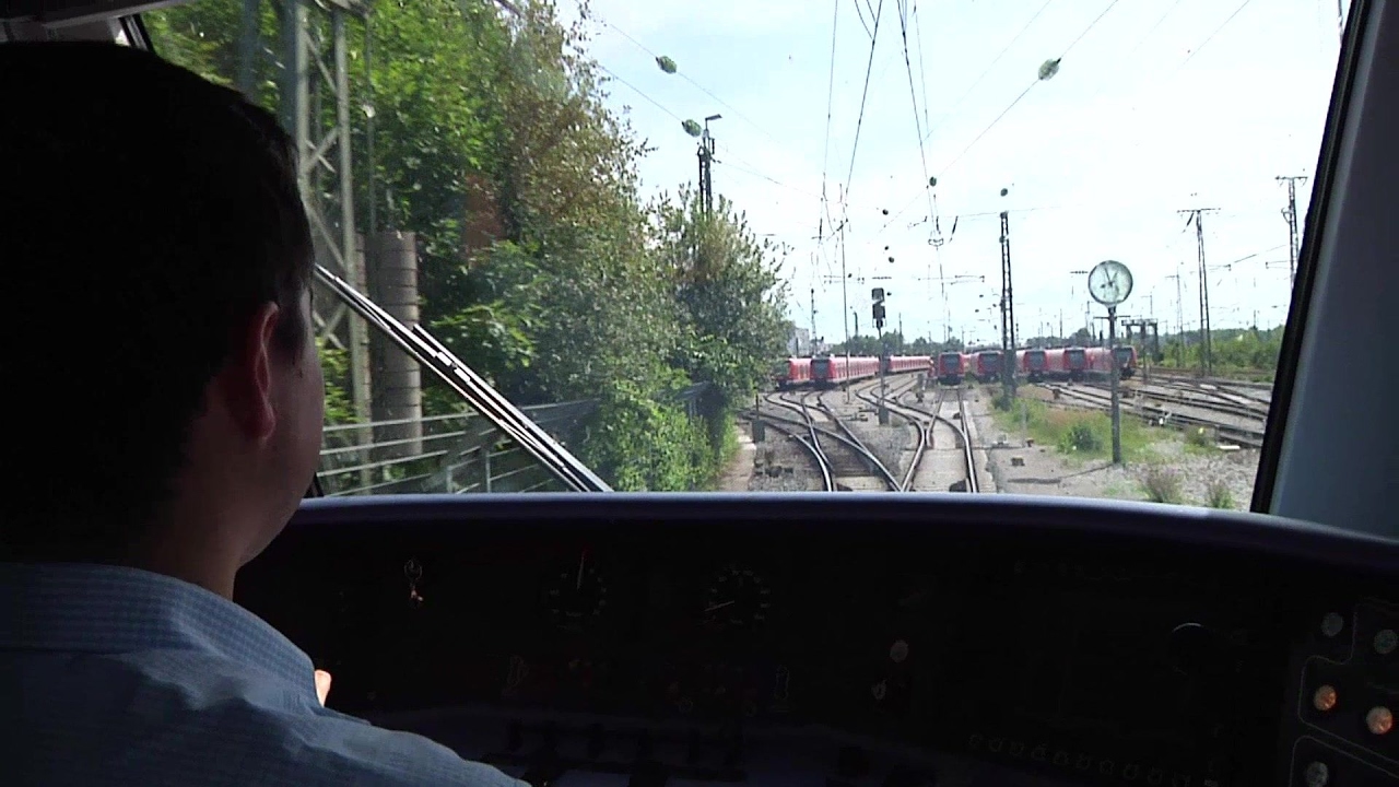 Personen auf dem Gleis: Die Bahn setzt jetzt auf Zäune - YouTube