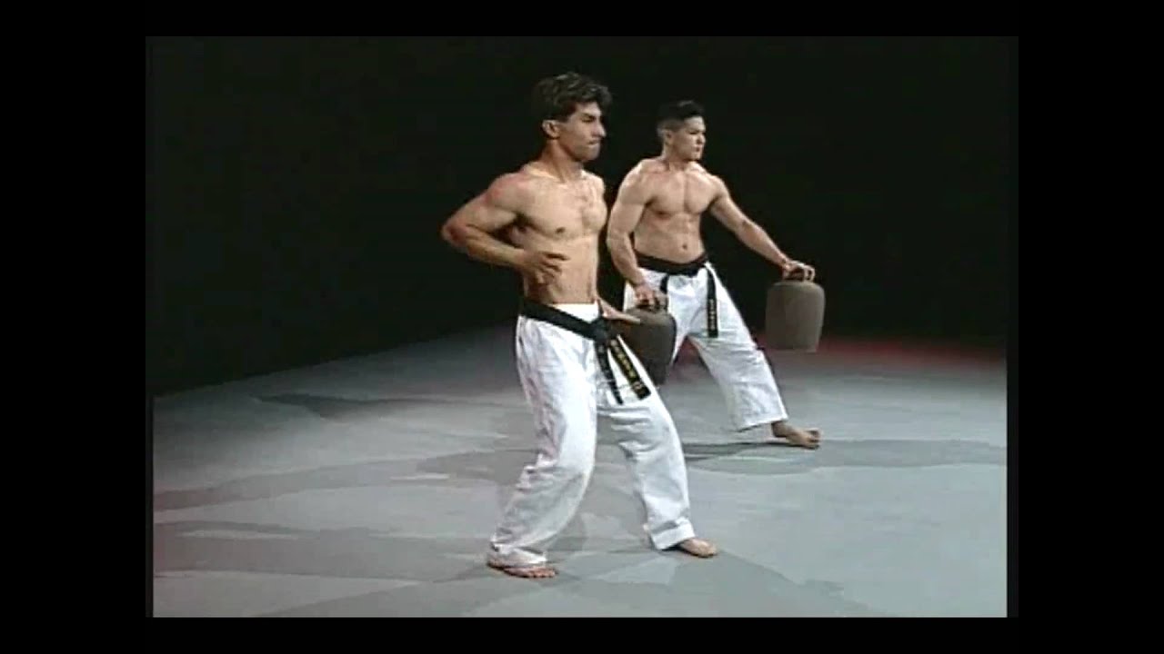 Sanchin kata test in Uechi-ryu - YouTube