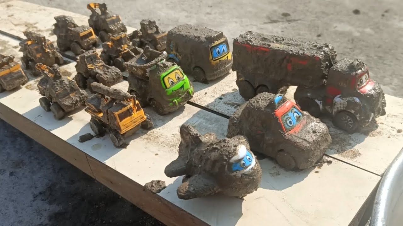 Muddy Auto Rickshaw And Tractor Water Jump Muddy Cleaning And Toy Crane ...