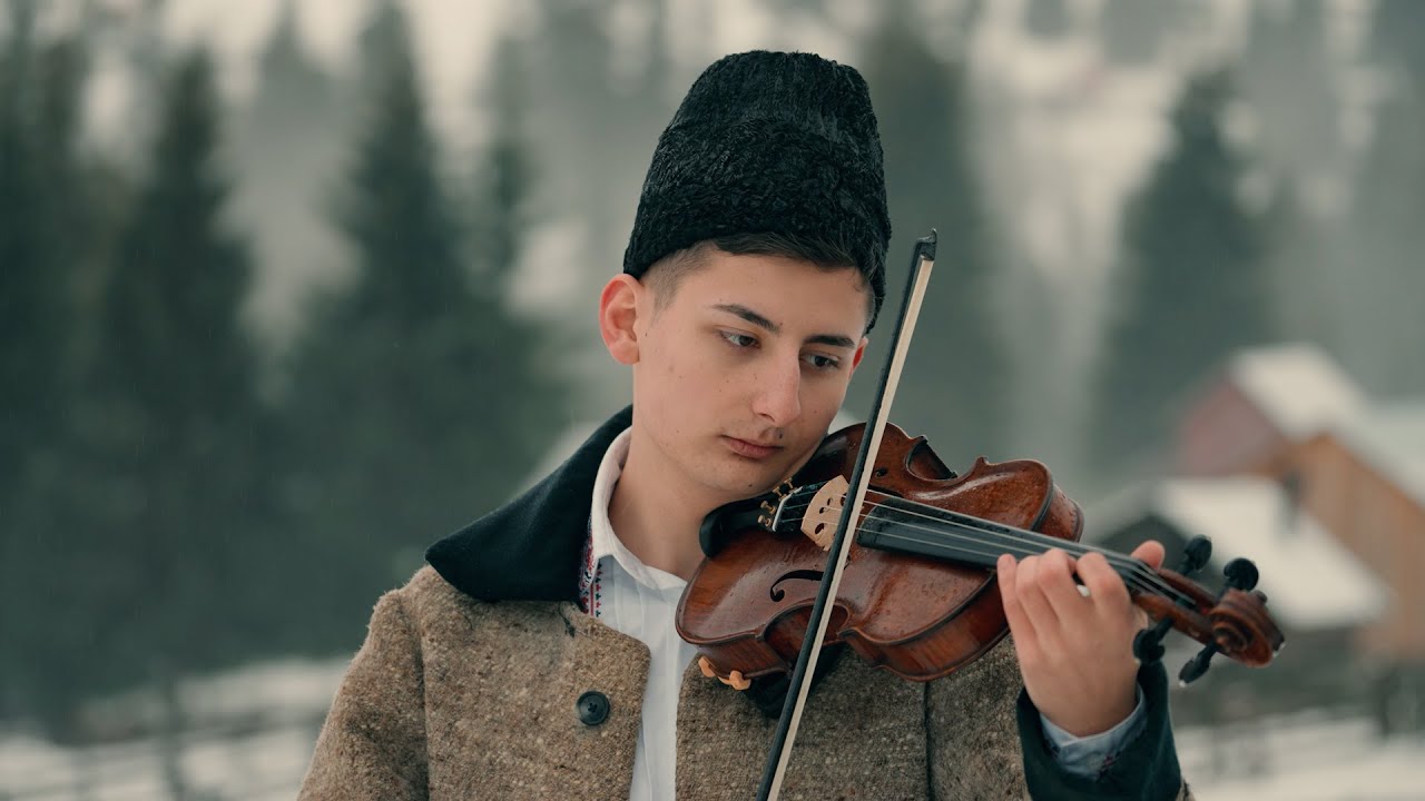 La Portile Raiului - Raul Maxian si Colindatorii Ardealului - YouTube