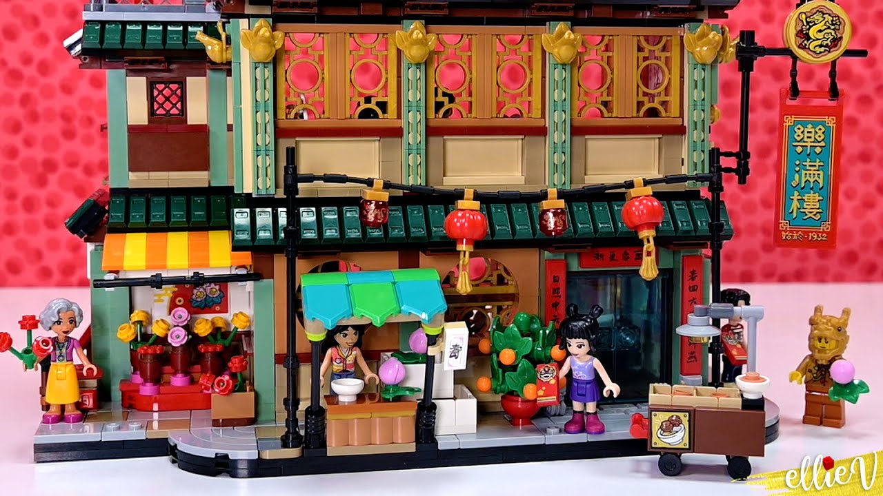 Why cook when someone can cook for you! 🐲 LEGO Family Reunion ...