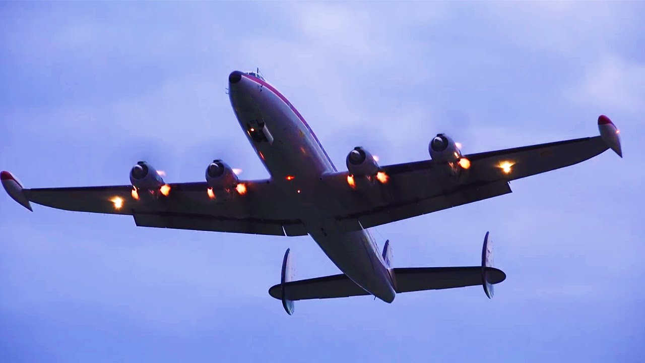 Plane Engines Shoot Extreme Flames - YouTube