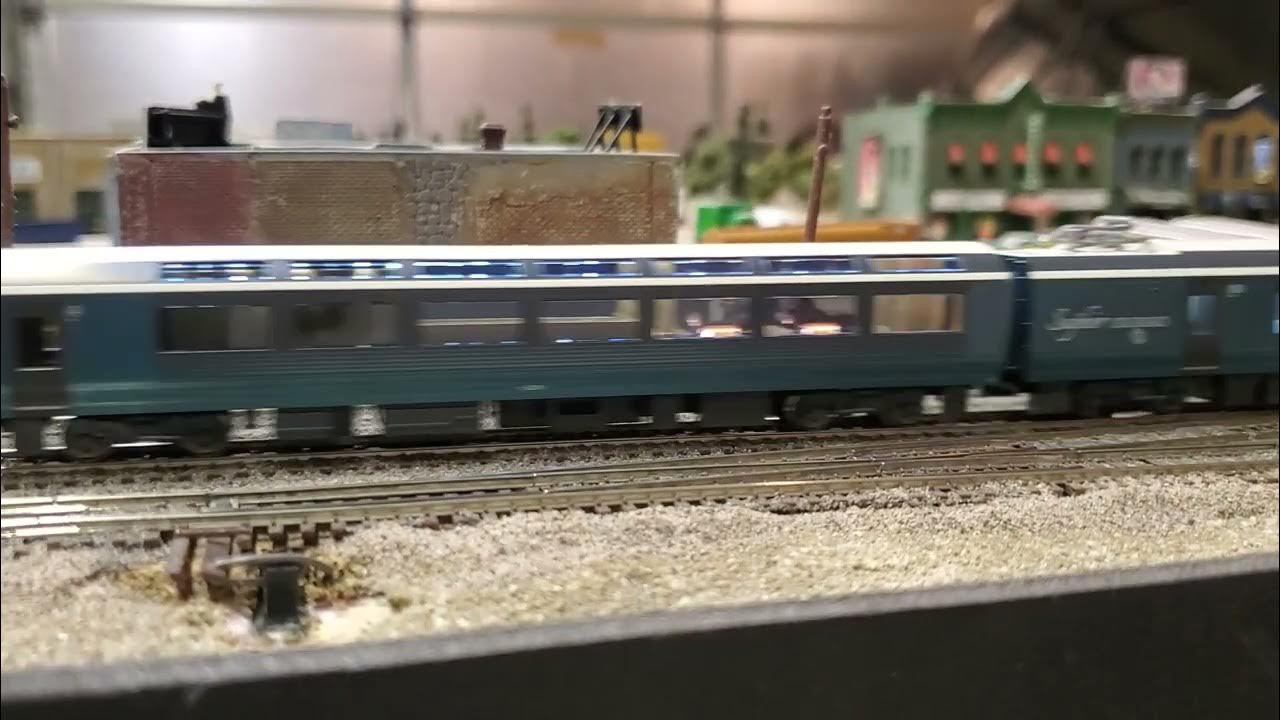 Kato N scale E261 Saphir Odoriko DCC with HKTILC constant intensity light boards! 10-1644 - YouTube