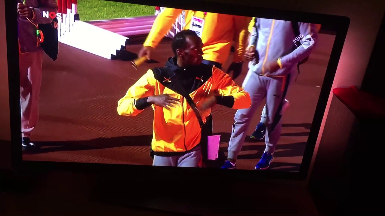 Usain Bolt Dabbing - YouTube