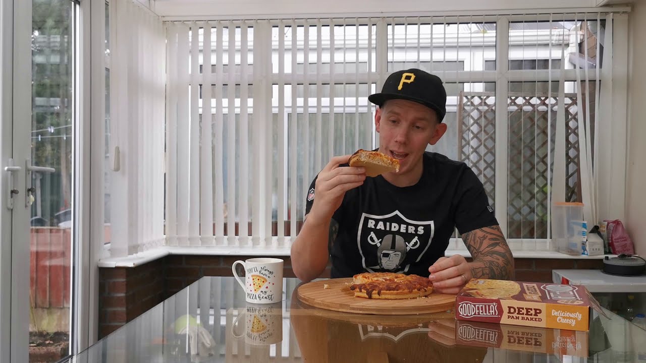 Frozen Pizza Review | Goodfellas | Deep Pan | Deliciously Cheesy - YouTube