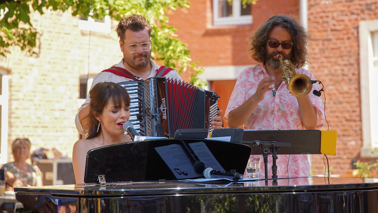 Linda Smeets - When Two Bodies Meet | Live in Tieëkezinge Kirchroa ...