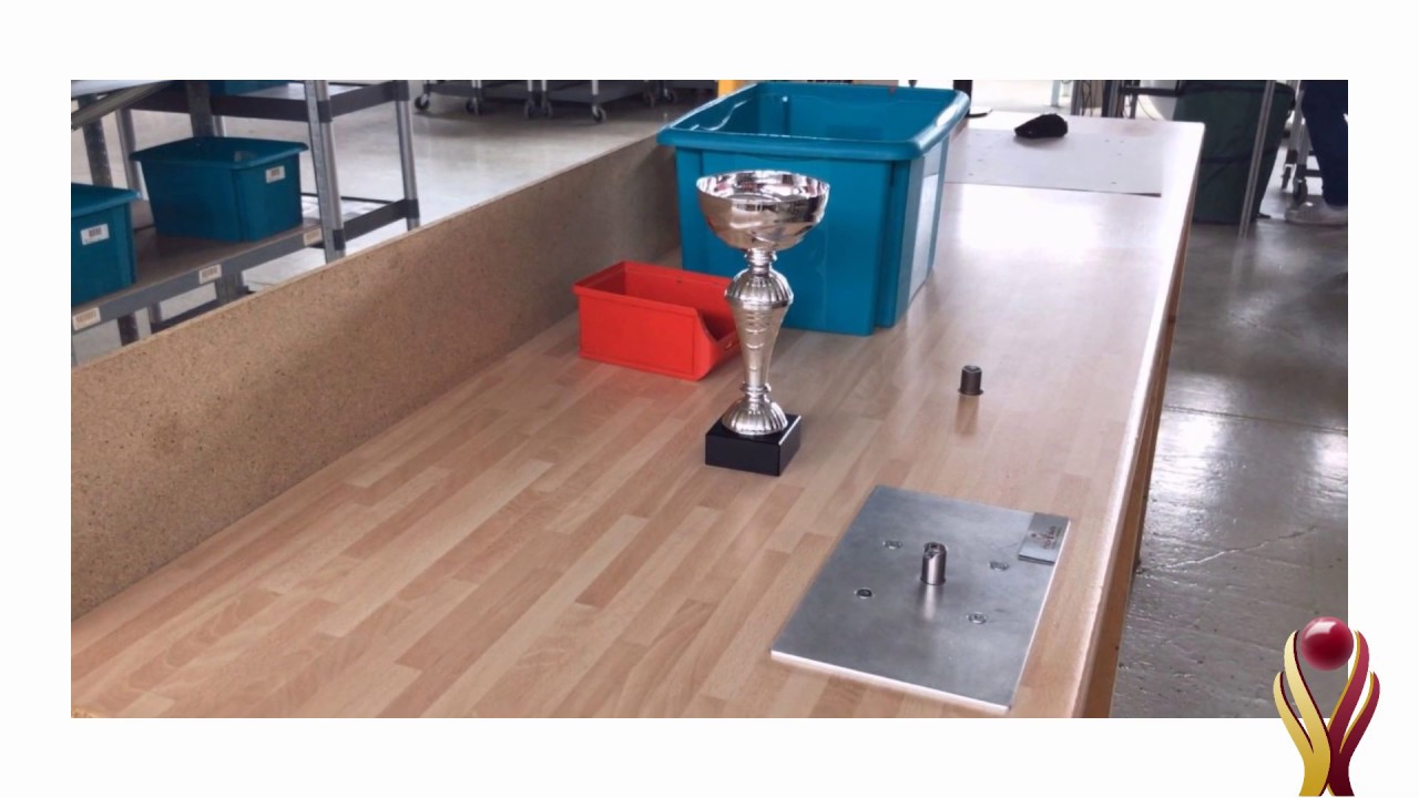 Pokalherstellung bei der Helm Trophy GmbH - YouTube
