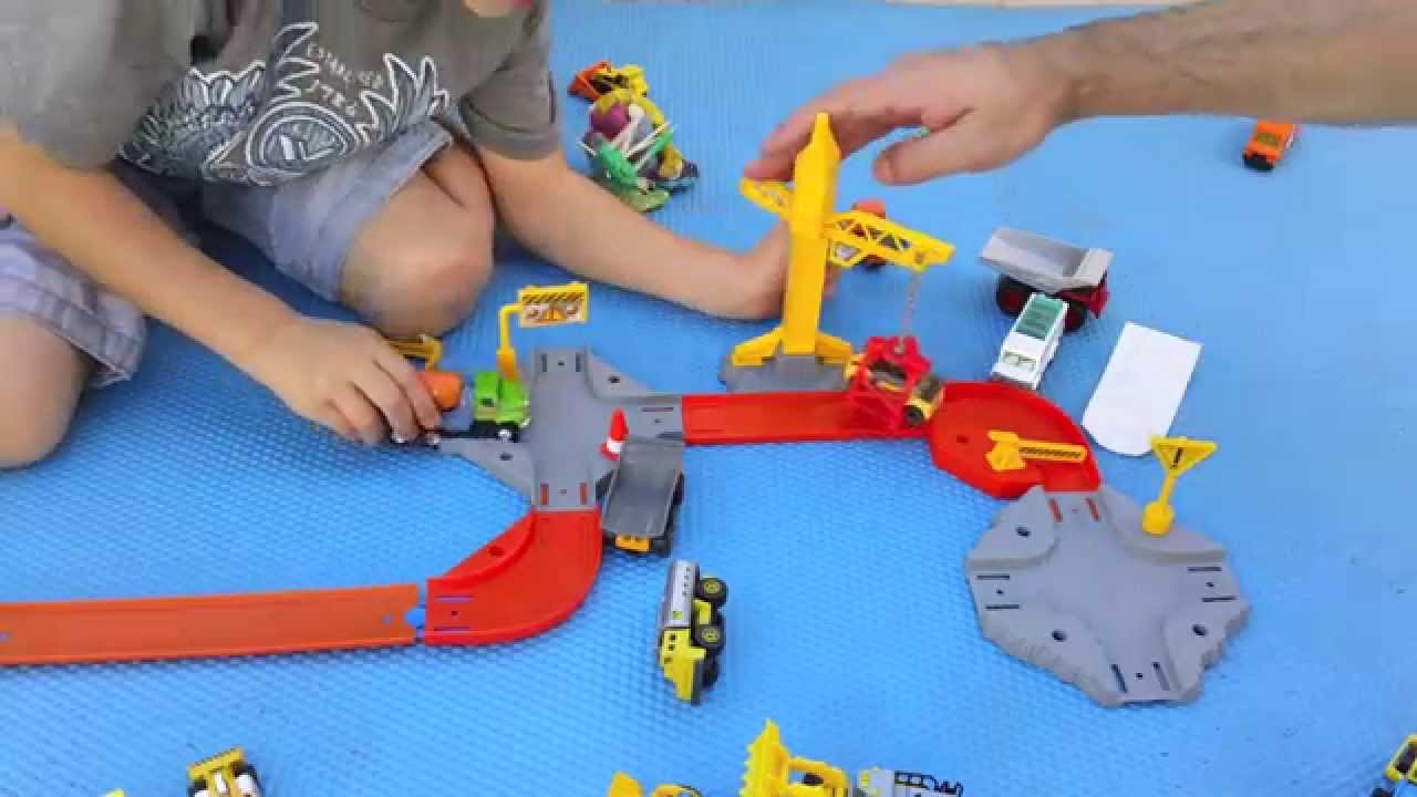 IN ACTION!!! Hot Wheels Construction Junction City Play Set - YouTube