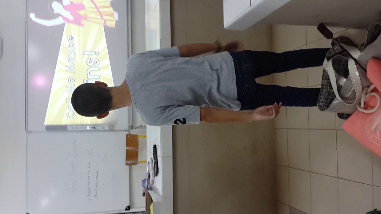 Mec chelou faisant du Just dance - YouTube