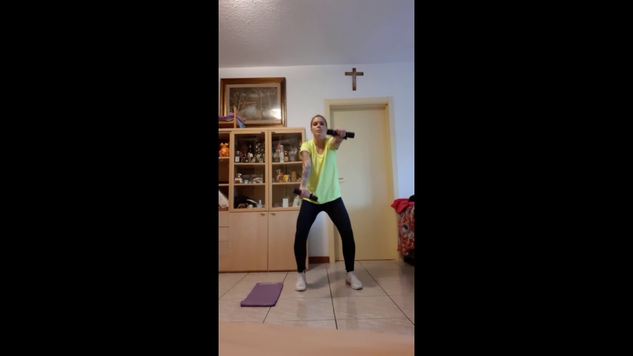 Home workout con la coach Giulia - YouTube