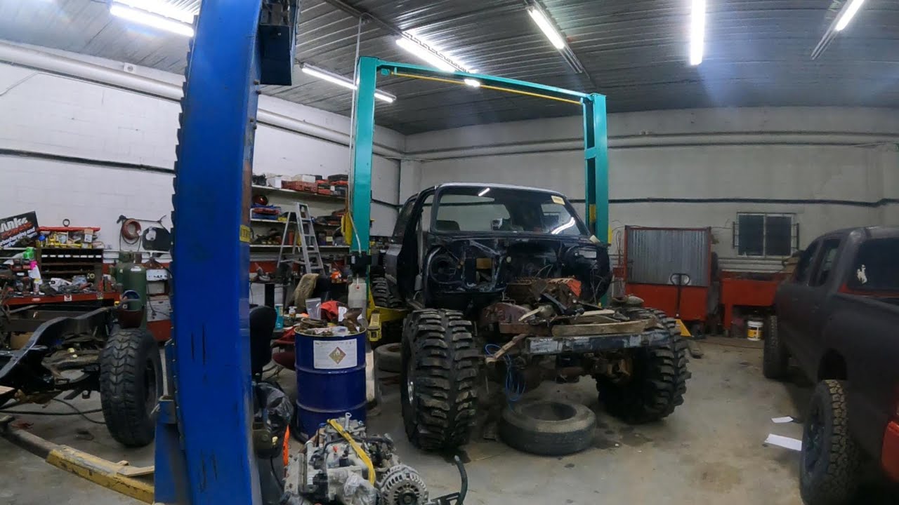 UPDATE ON SEEING DOUBLE, TWO OFFROAD TRUCK BUILDS IN ONE SHOP. THE CAB ...