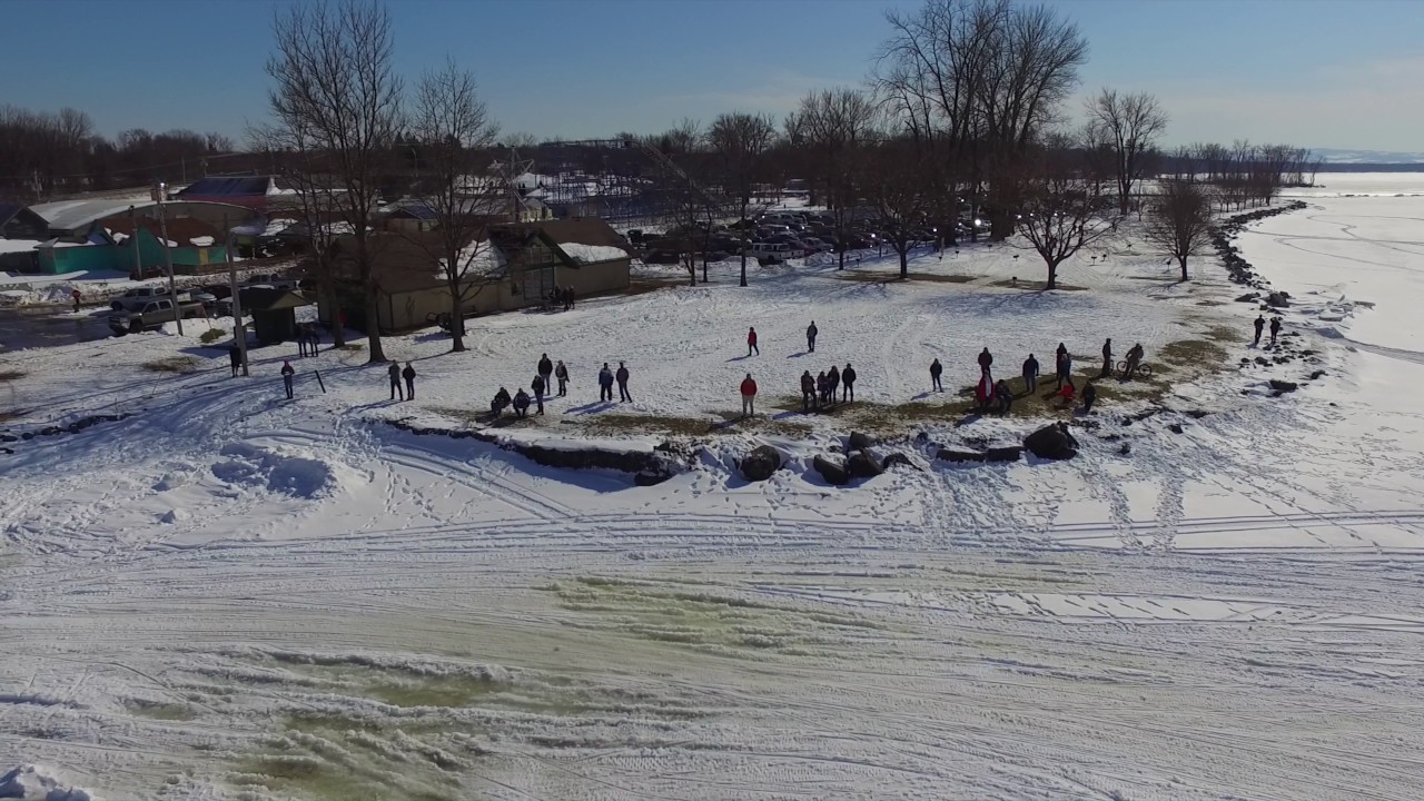 Harpoon 500 Snowmobile Race - YouTube