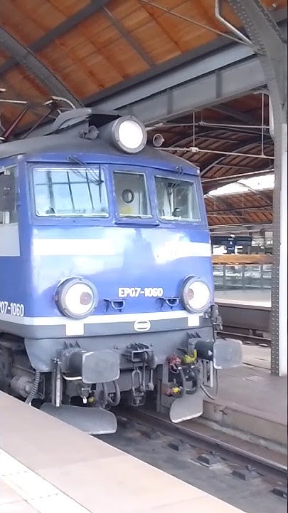 Odjazd EP07-1060 IC Szyndzielnia ze stacji Wrocław Główny - YouTube