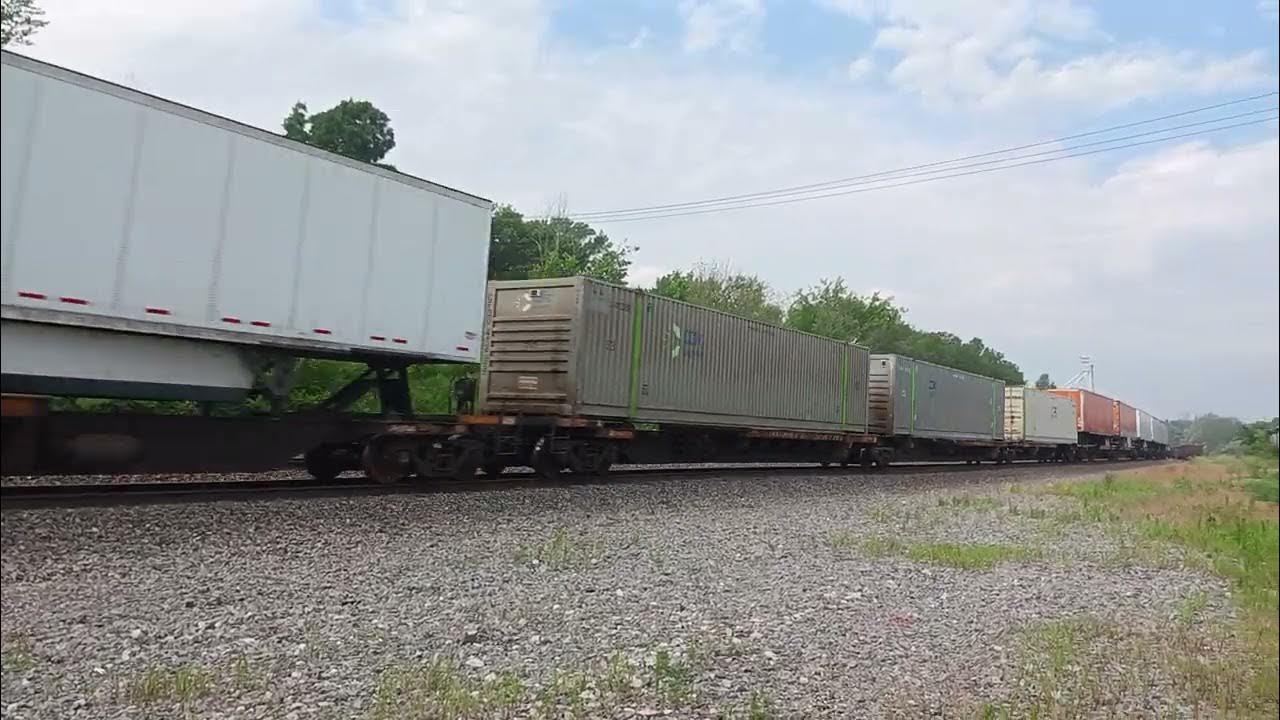 BNSF 7129 leads Double Stack - Piggyback through LA Plata MO . - YouTube