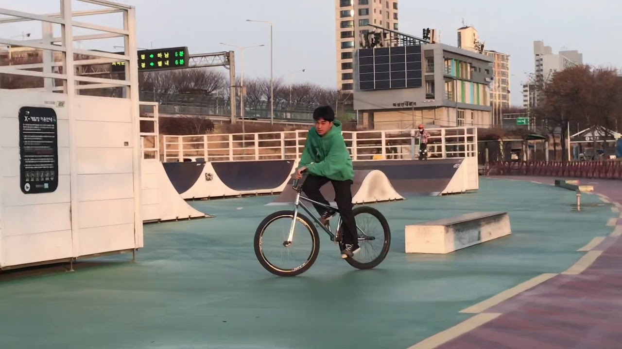 FGFS (bar spin down) - YouTube