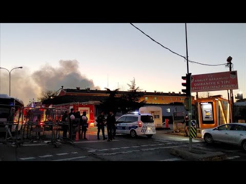 ÜMRANİYE'DE KORKUTAN YANGIN! İSTANBUL İTFAİYESİ HAREKETE GEÇTİ