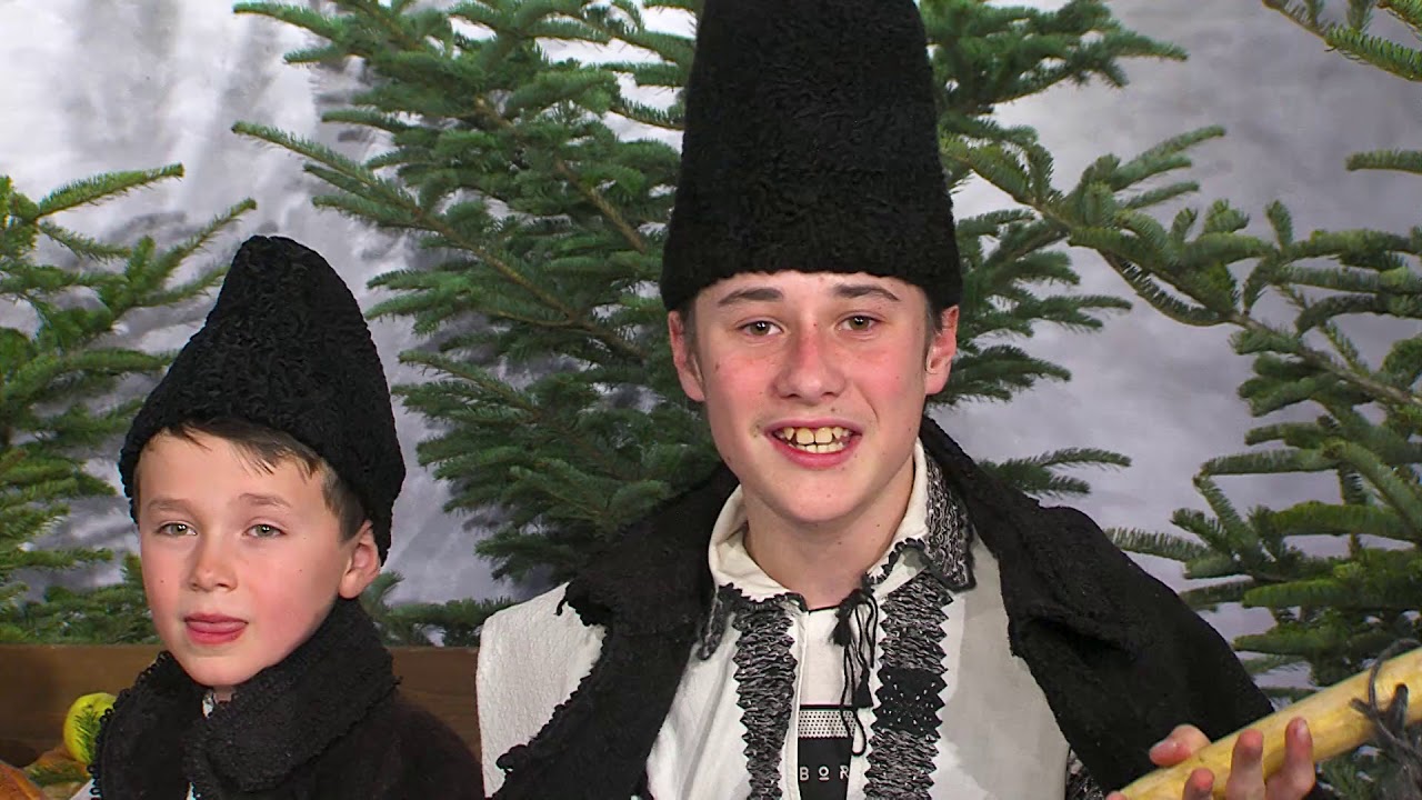 Grupul Balada din Falticeni coordonator Maria Tanasa - Plugusoru - YouTube