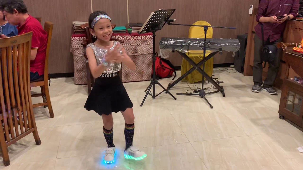 Poco poco @ rocus birthday party - YouTube