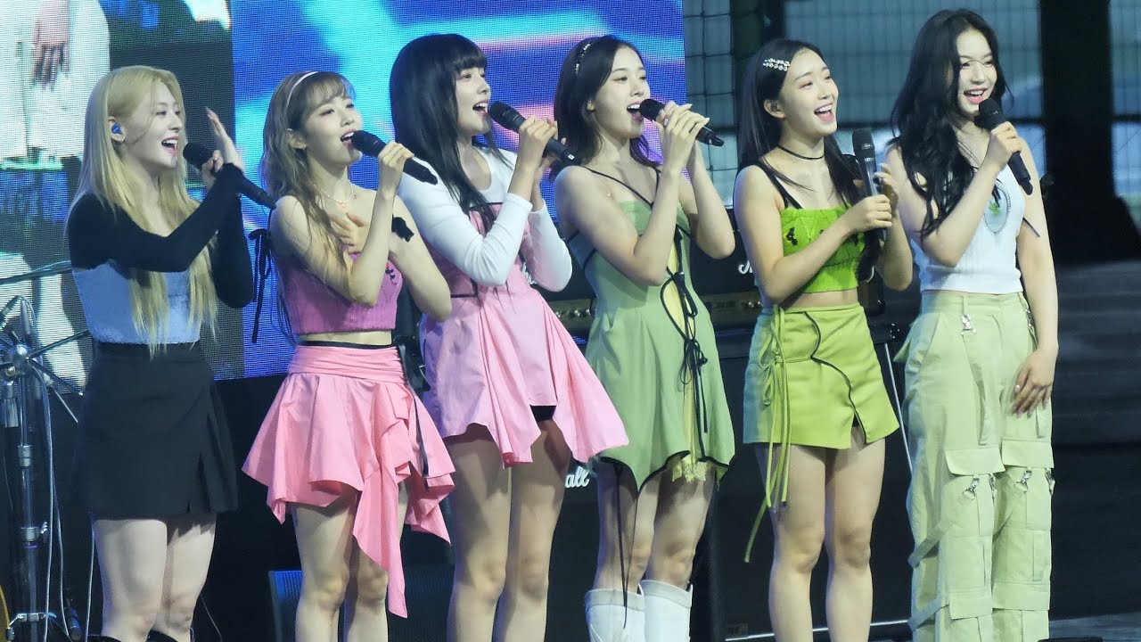 220922 스테이씨 STAYC - 런투유 & 뷰티풀몬스터 & SO BAD (서울과기대축제) 직캠 fancan by zam ...