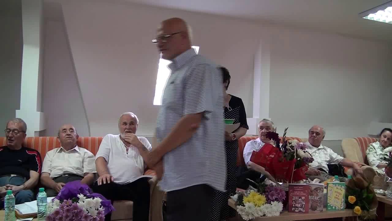 Nelu Barbu ofera DIPLOMA scriitoarei Eliza Roha - YouTube