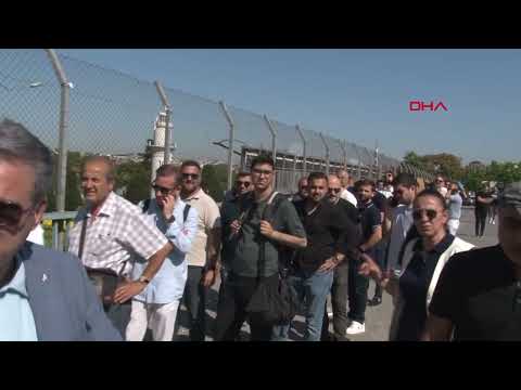 Fenerbahçeli taraftarlar kombine kart yenilemek için uzun kuyruklar oluşturdu