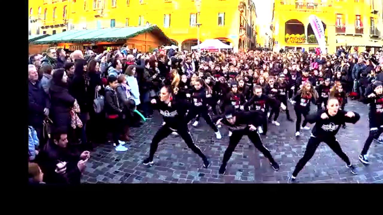 FlashMob2016 - Sweet Devils hip hop School - YouTube