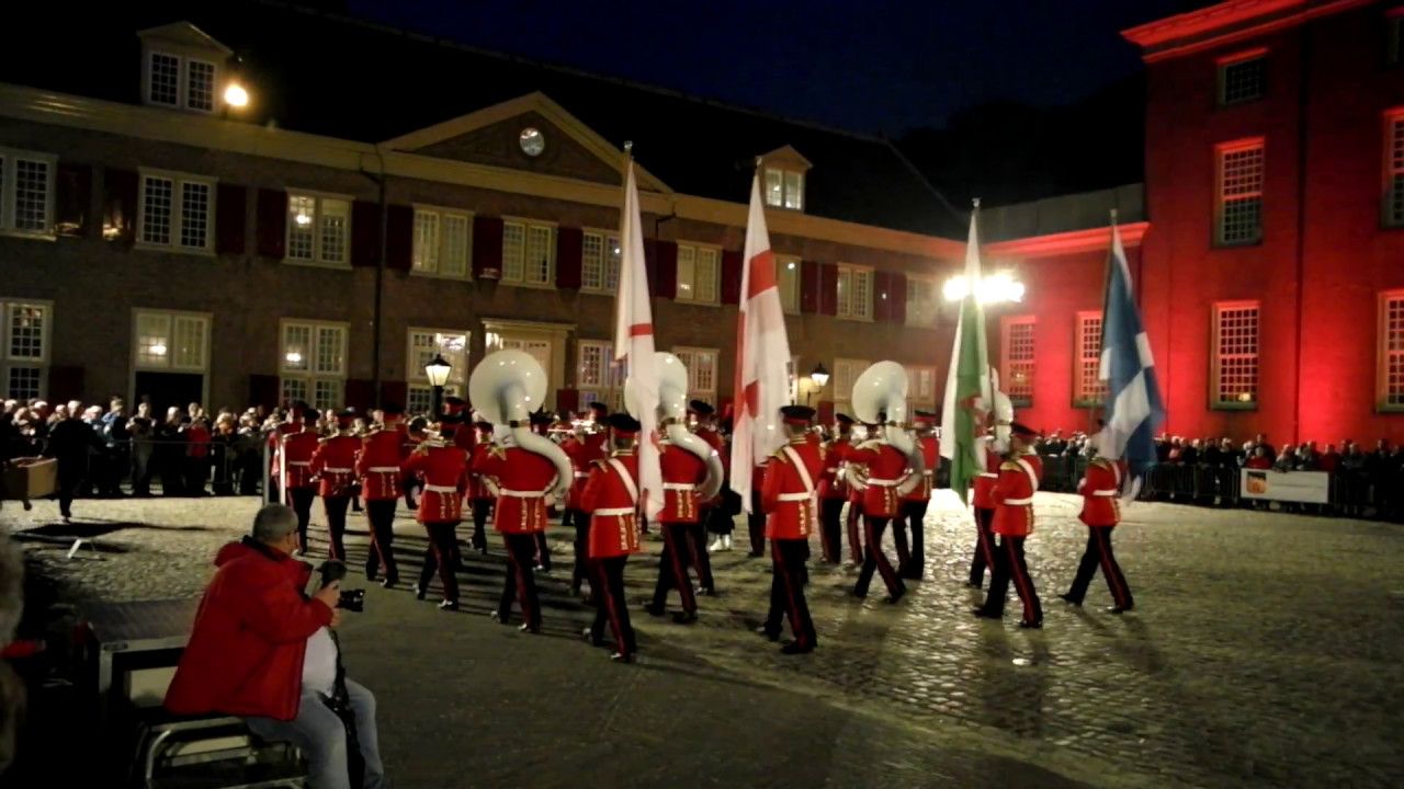 Flora Band | Bevrijdingstaptoe Zeist - YouTube