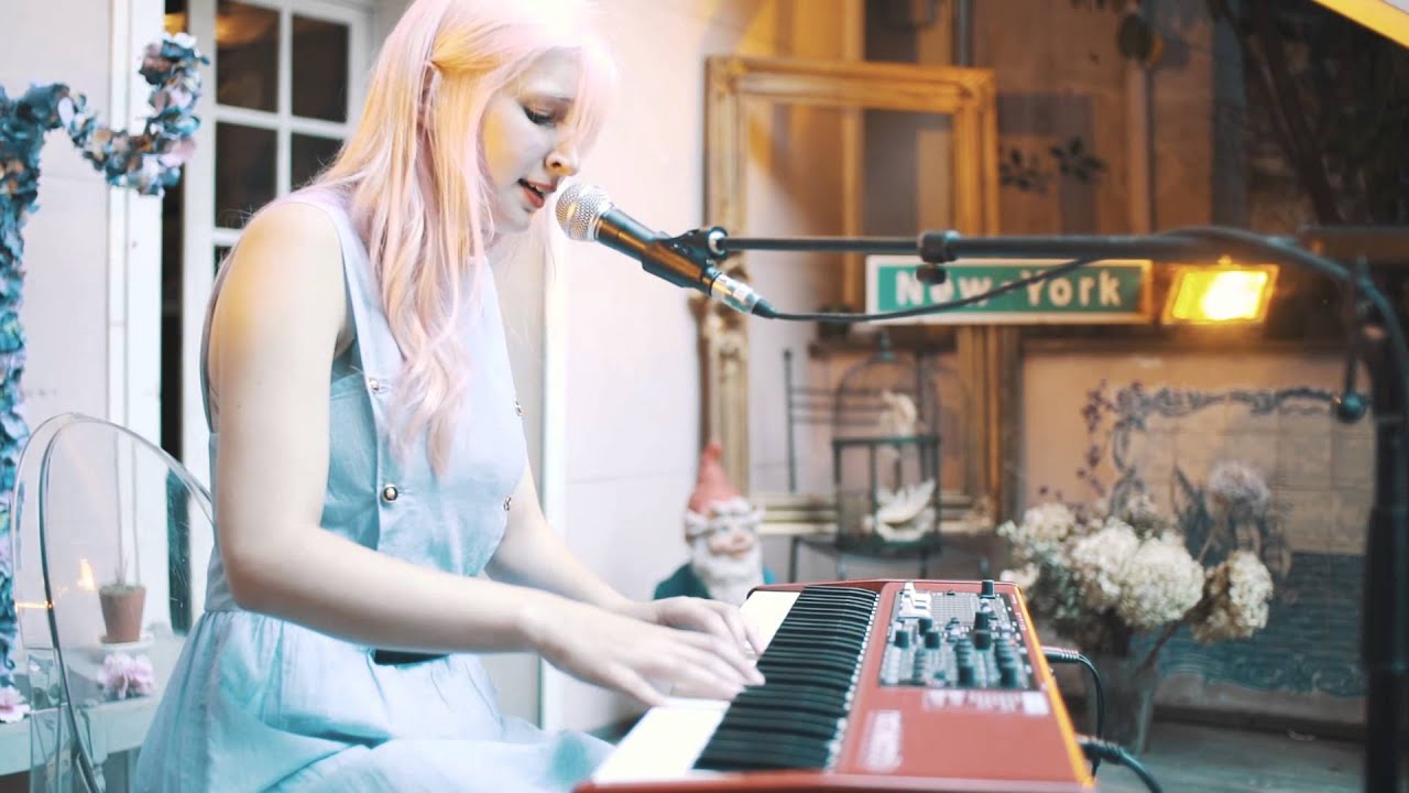 Alice on the Roof - Easy come easy go (live) - YouTube