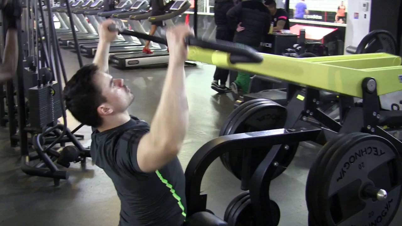 Pulldown Technogym Strength - YouTube