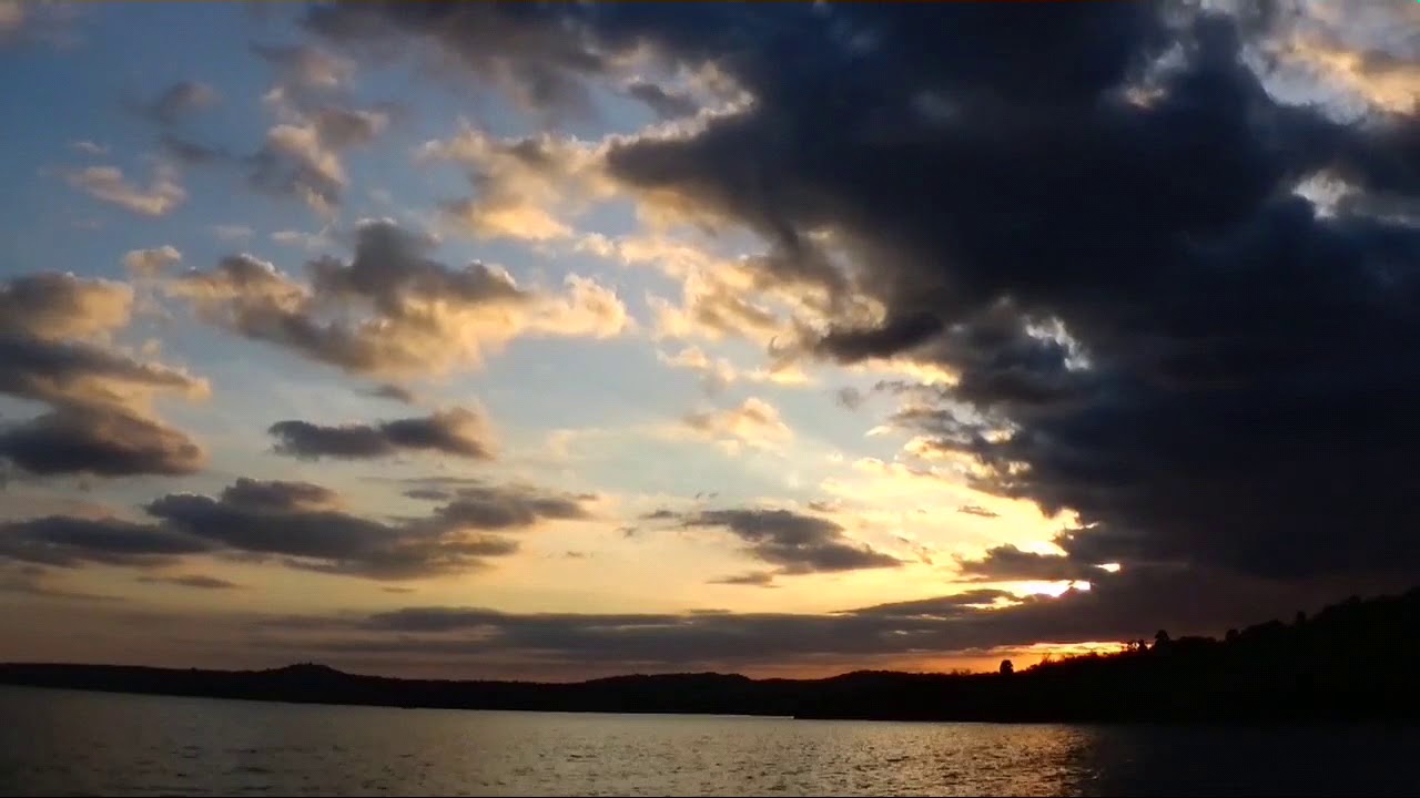 Senja di Dermaga Hansisi Pulau Semau - YouTube