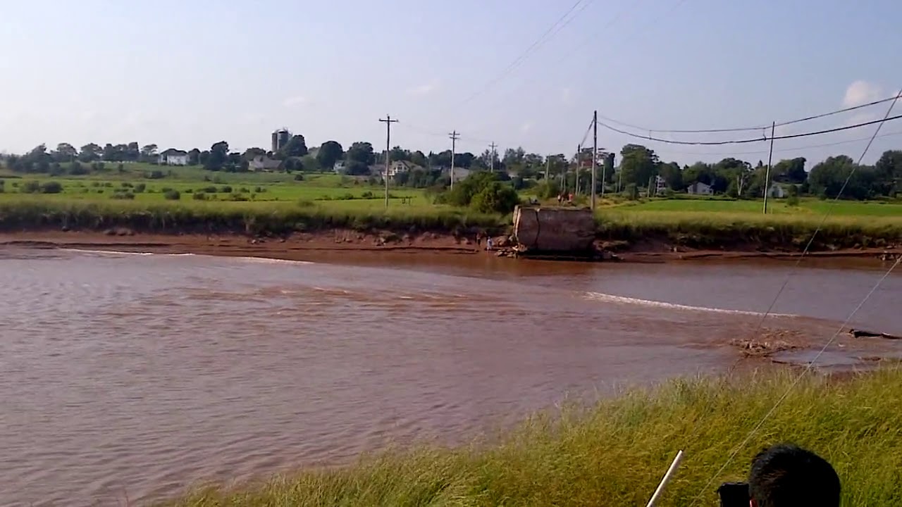 Tidal Bore Truro NS - YouTube