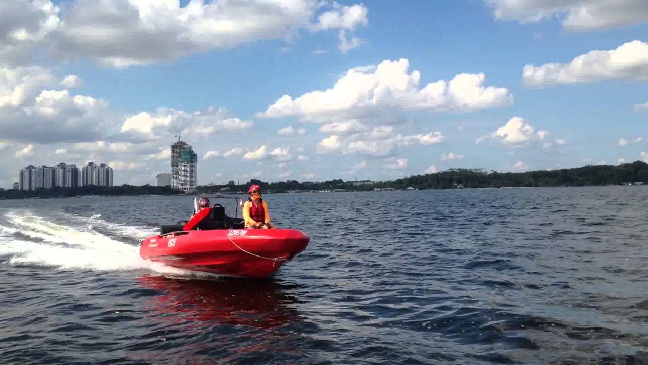 Pioner flexi is a rotomould boat - YouTube