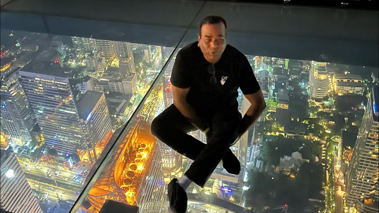 Sky walk on 370 Meter High Glass Tray - YouTube