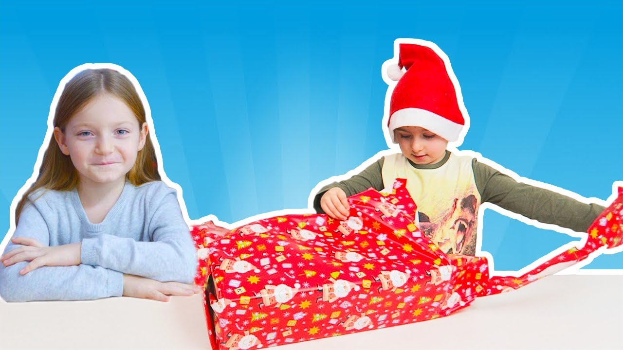 CADOU de CRACIUN de la Sofia Show RO pentru Alex - YouTube