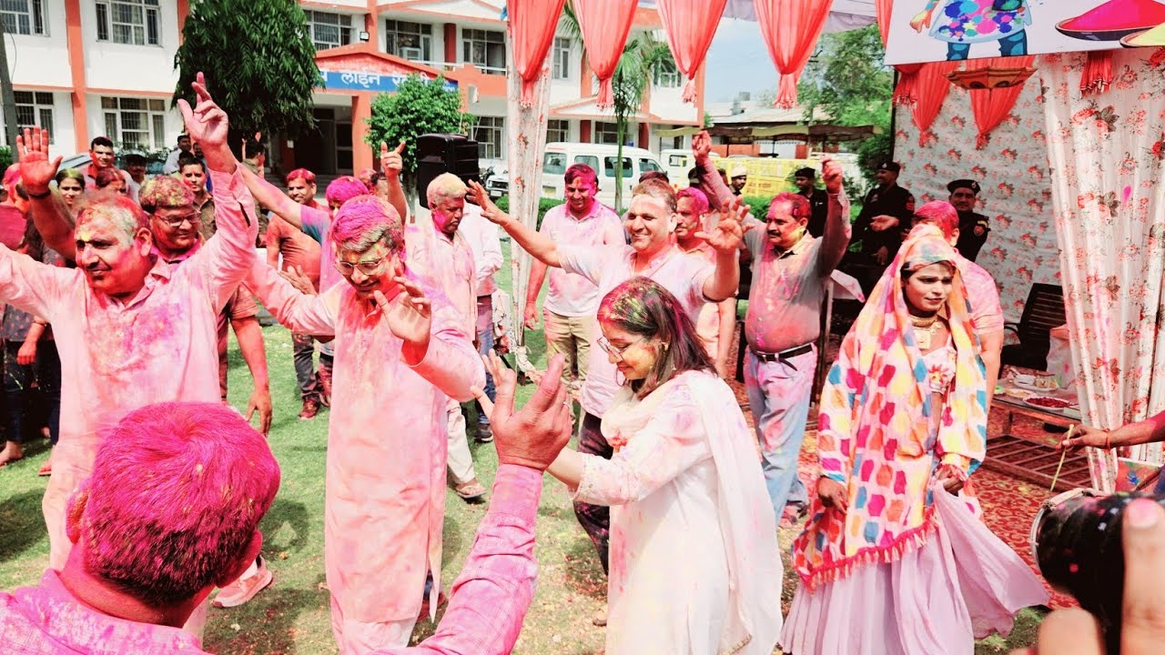 Haryana Hello News World। Rewari Police Line में होली पर्व पर नाचे आईजी ...