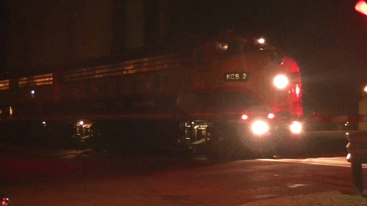 Kansas City Southern Christmas Train - YouTube