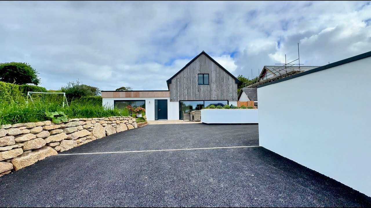 Video Tour - 5a Tregonning Close, Ashton - YouTube