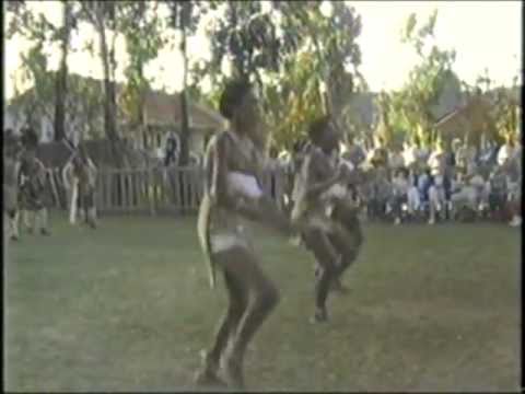 South Africa 1984 - Bantu Dance - YouTube