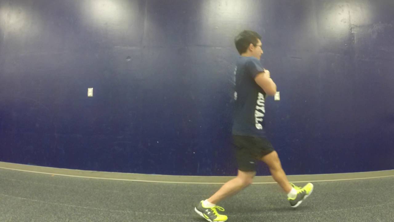 Plate walking lunge - YouTube