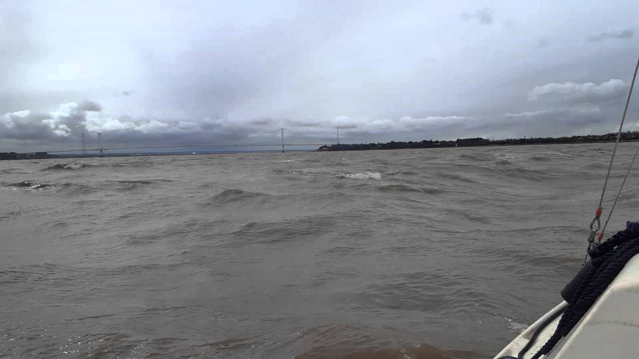 Skipper 17 sailing down the Severn - YouTube