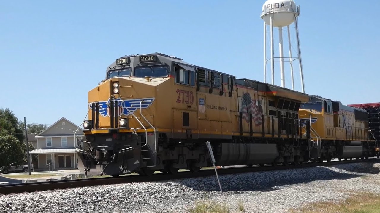 UP 2730 w/ KCSM Grey Ghost Mid DPU! Leads a Northbound Mixed Freight ...