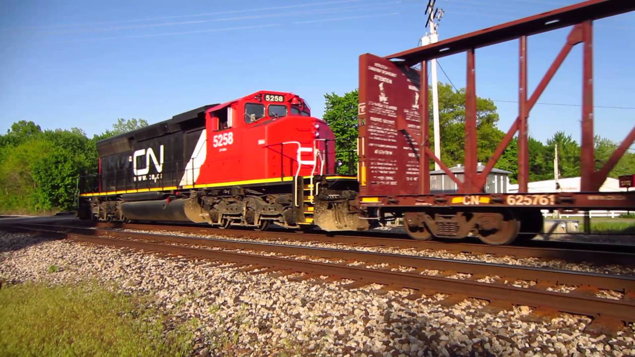 CN 5258 pulls empty center beam flat cars through Michigan. - YouTube