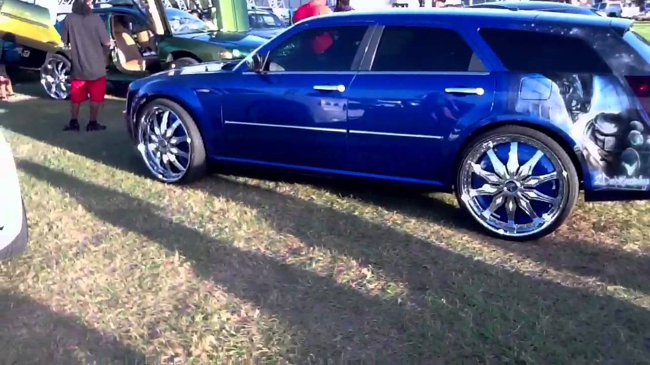 AVP Dodge Magnum on 26s DUB Famous spinners - YouTube