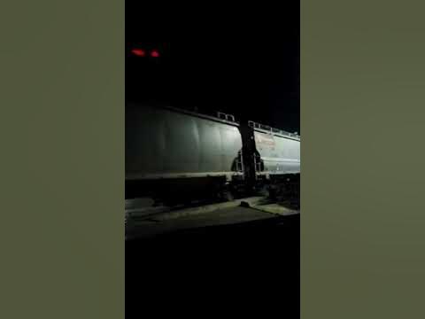 Tren nocturno de Ferrosur pasando por banderilla rumbo a México - YouTube