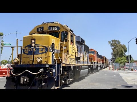Santa Fe Yellow GP60 leading the BNSF Pasadena Road Switcher (BNSF 185, 117, 131) 5/24/2022 ...