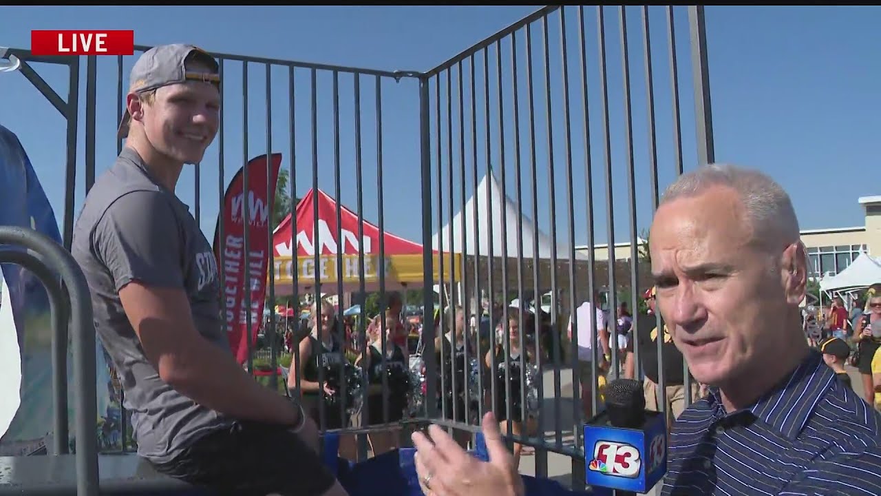 Keith starts the RVTV party off in Ankeny - YouTube